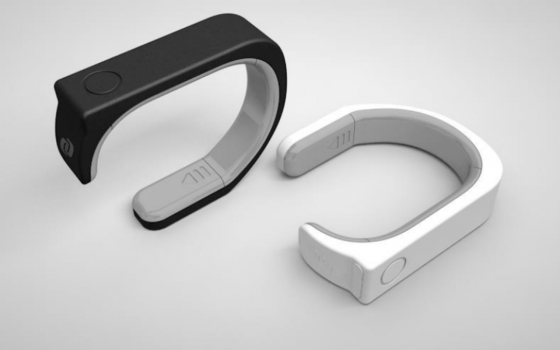 Startup mexicana presenta pulsera inteligente en CES • Forbes México