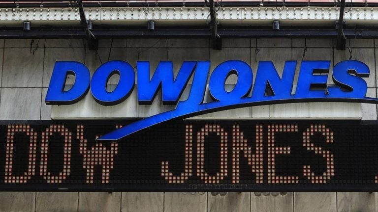 Dow Jones alcanza máximo histórico; petróleo cae y SpaceX se dispara