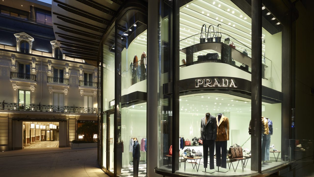 CEO de Prada vuela a Nueva York mientras se especula sobre la oferta de ...