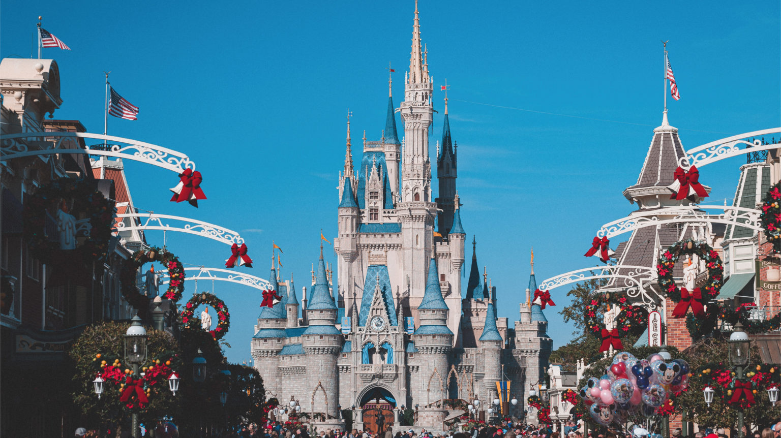 Aumentan ganancias de Disney tras crecimiento de streaming y parques