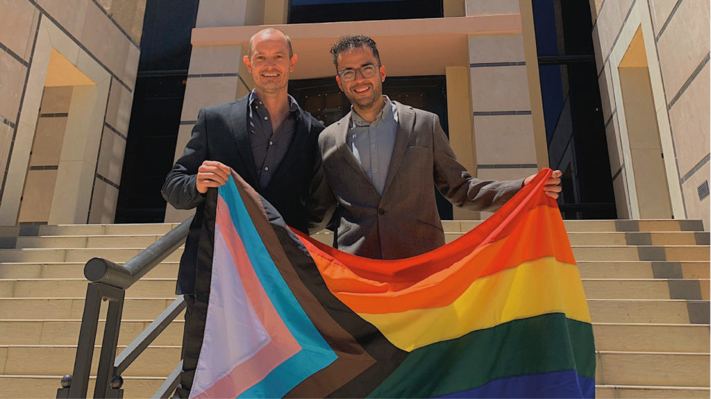 Pareja gay mexicano-namibia gana juicio por la ciudadanía de su hijo