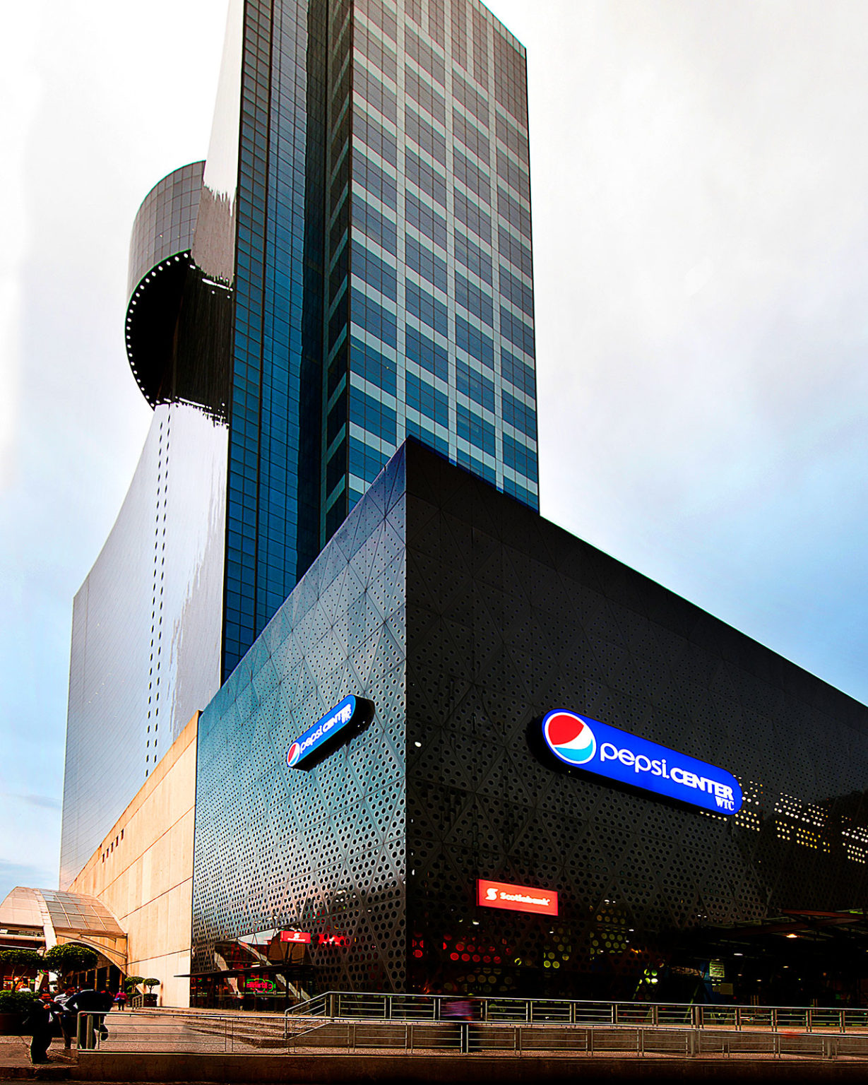 Así busca reinventarse el centro de convenciones y Pepsi Center WTC ...