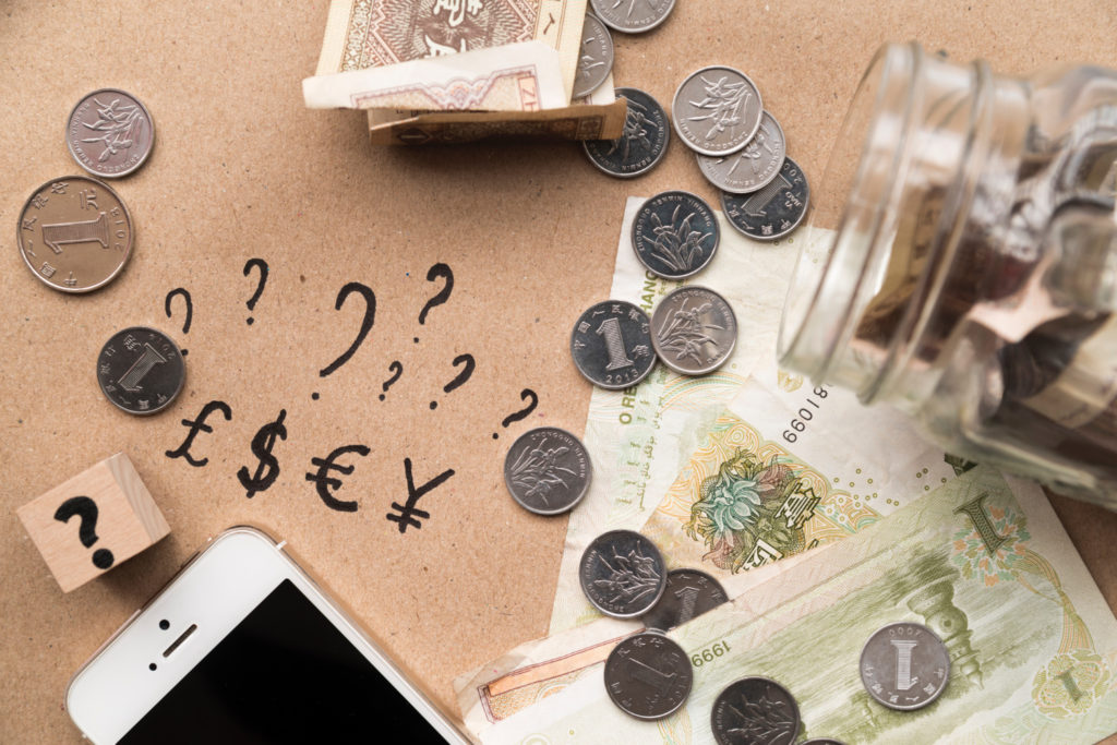 ¿Cómo se determina el tipo de cambio de una moneda?