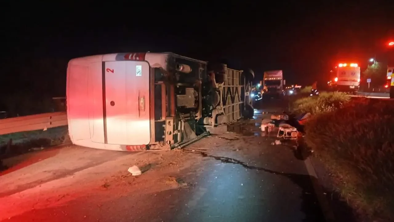 Accidente de autobús deja 11 muertos y 17 heridos en Nuevo León