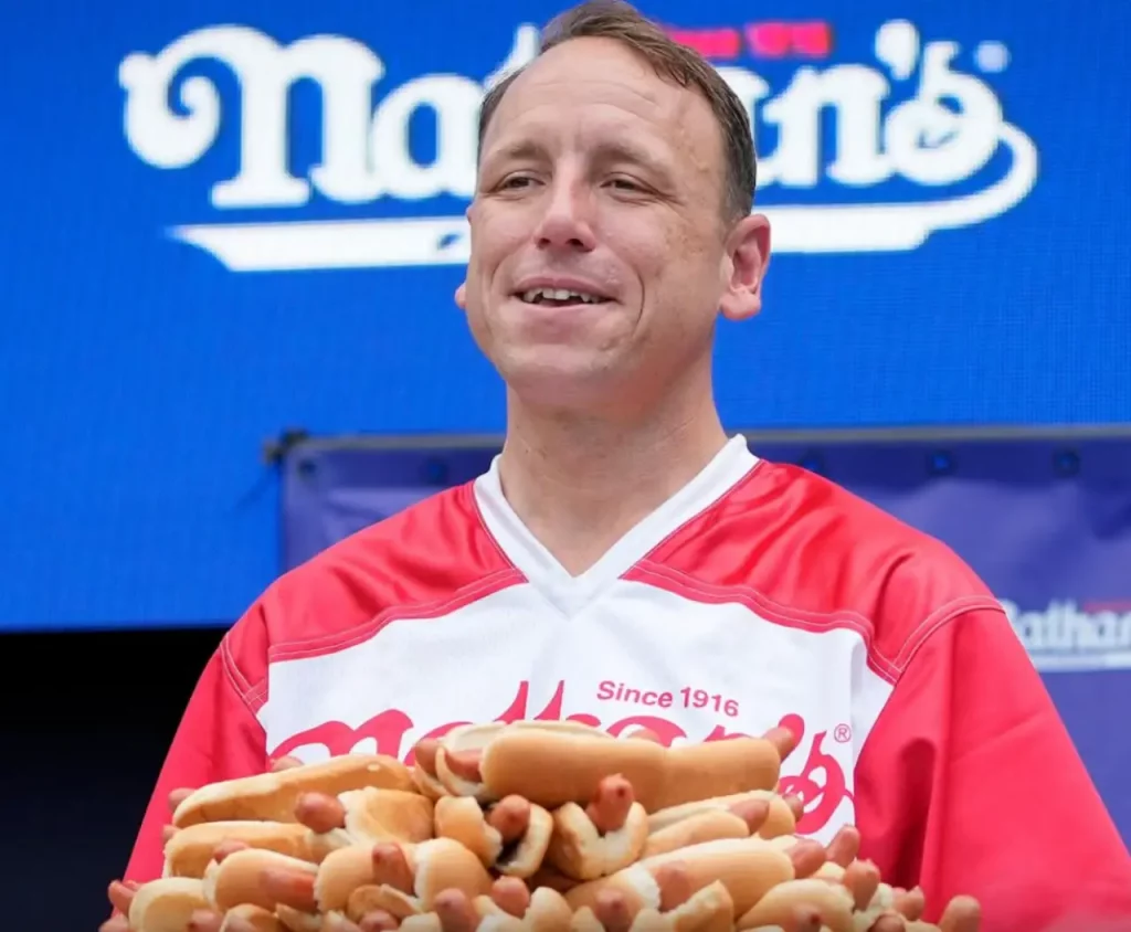 Rey del hot dog recupera su corona al comer 70 piezas en 10 minutos ...