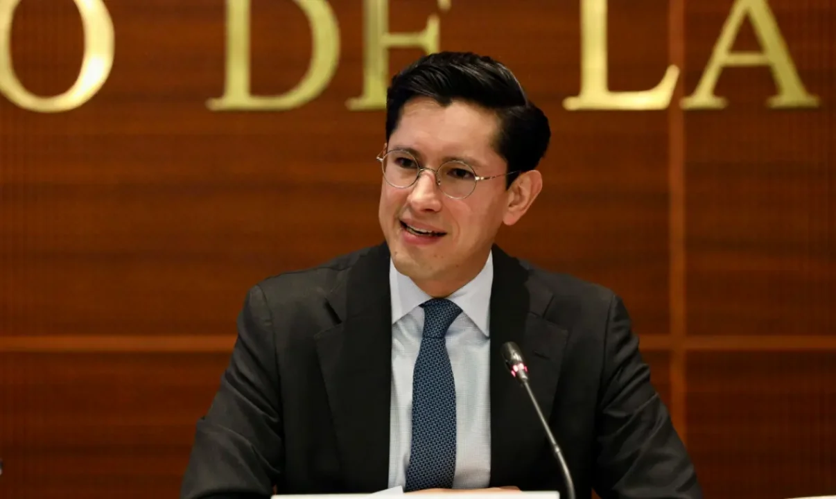 Roberto Velasco es ratificado por el Senado como nuevo canciller ...