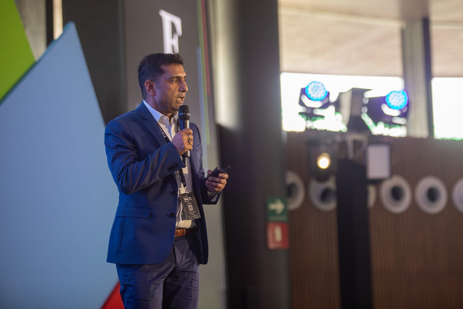 Meta presenta dos lentes inteligentes Ray-Ban de 499 dólares para ...